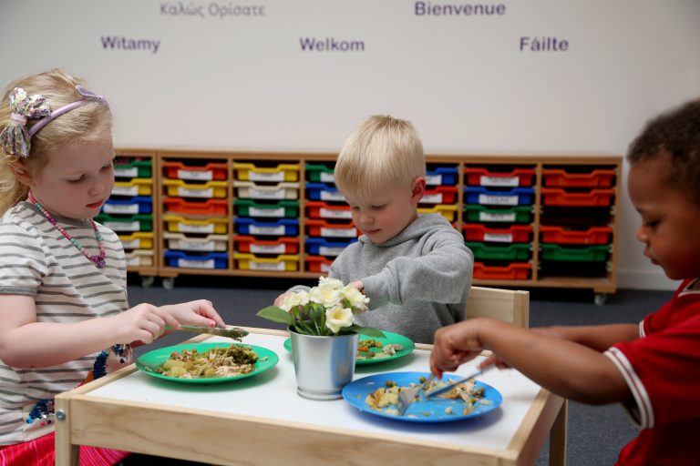 Children Mealtime - Elmscot Nantwich - Elmscot Group Nurseries ...